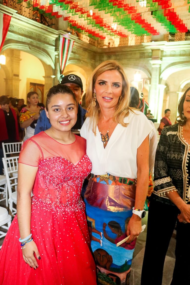 Presentación del libro: “Por siempre México” del Diseñador Armando ...